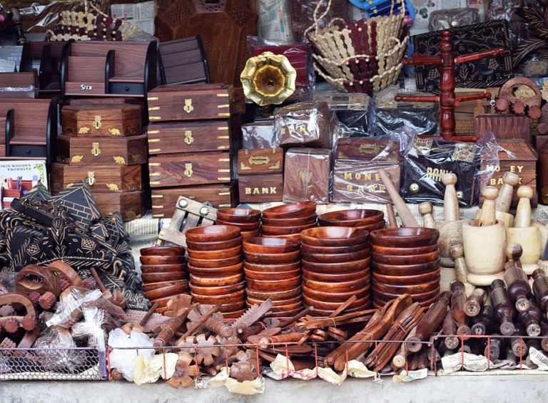 13 Malaysian Awe-Inspiring Malaysian Crafts! [2025]