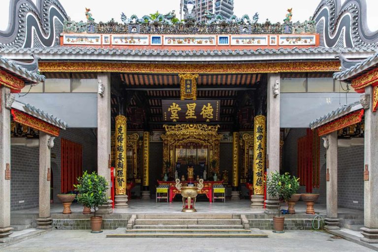 4 Great Chinese Temples to Visit in Kuala Lumpur [2026]